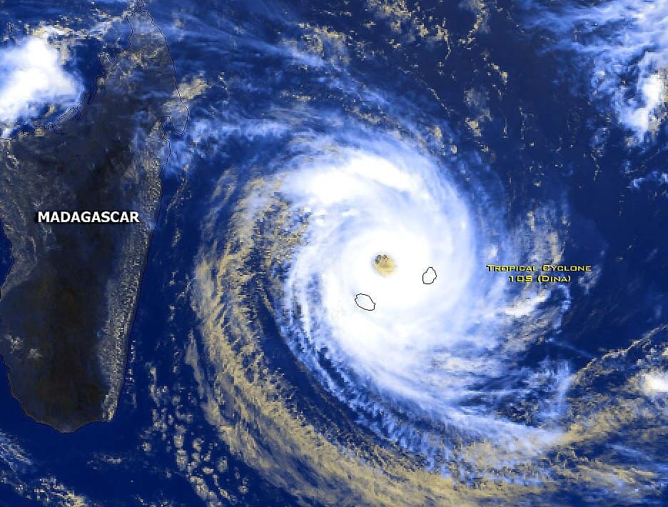 DINA,Cyclone tropical intense, saison 2001/2002